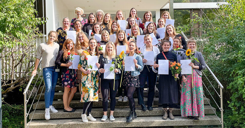 28 Schülerinnen der KRH Akademie sind nun Hebammen